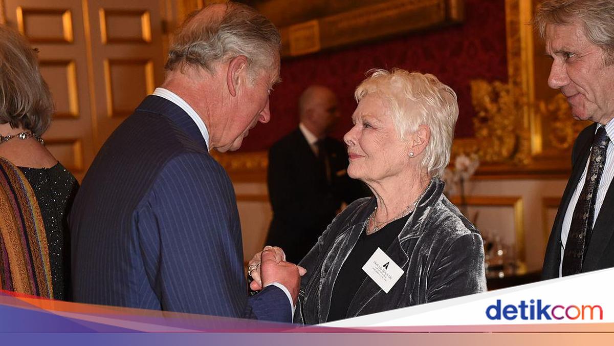 Judi Dench Beri Kritik Pedas untuk The Crown
