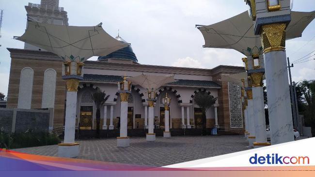 Masyaallah, Salat di Masjid Ar Rahman Blitar Berasa Seperti di Masjid ...