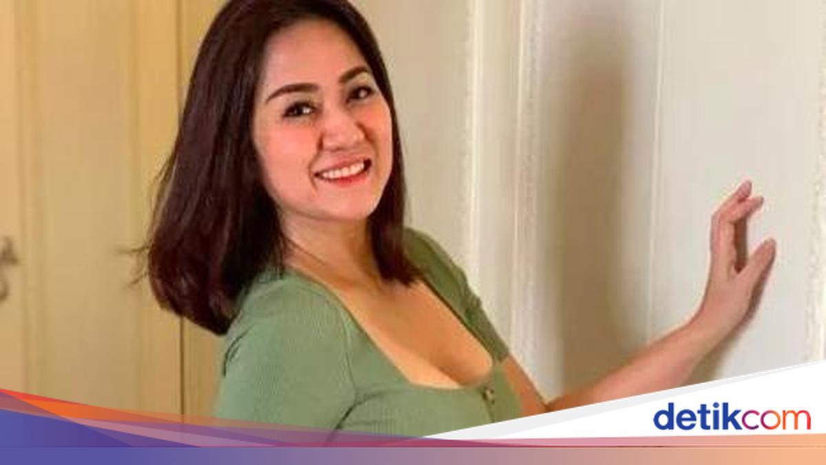 Yuk Lihat Foto Liburan Tante Erni yang Memikat Mata