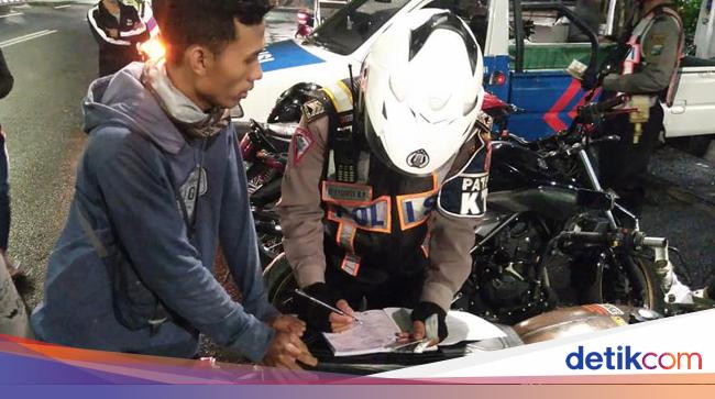 Operasi Keselamatan Semeru Jaring 72 Ribu Pelanggar Lalu Lintas di Surabaya