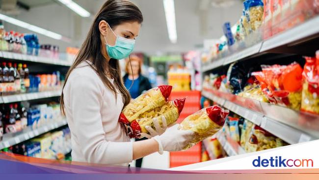 5 Cara Aman Belanja Bahan Makanan, Perlukah Pakai Sarung Tangan?