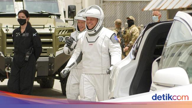 Elon Musk Buat Baju Astronaut NASA SpaceX, Gandeng Desainer Kostum Avengers