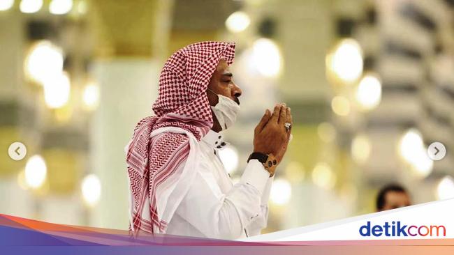 Sholat Pakai Masker, Bagaimana Hukumnya dalam Islam?