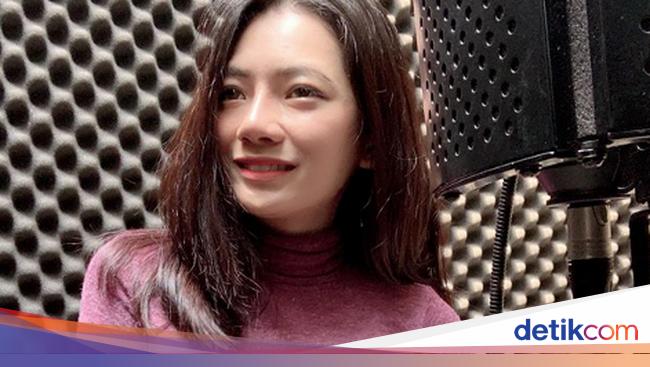 Berlliana Lovell Diteror Sesama Jenis karena Terlalu Seksi