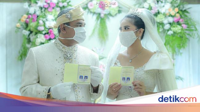 Qory Sandioriva Wedding Miss Indonesia Hi Res Stock Photography And