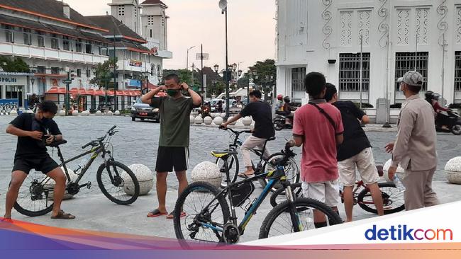Melihat Ramainya Titik Nol Kilometer Yogyakarta Sore Ini
