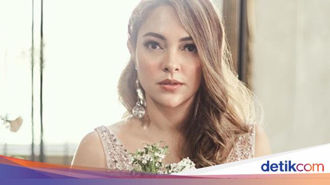 Reisa Broto Asmoro: Model Luar Negeri, Host Dr Oz hingga Jubir COVID-19