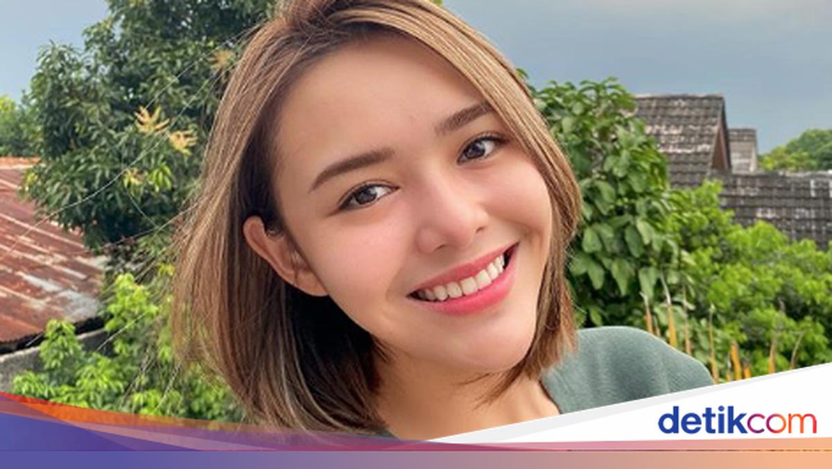 Amanda Manopo Pose Seksi di Ranjang