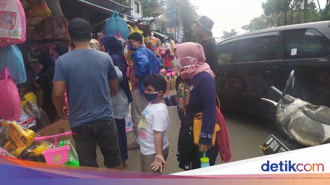 PSBB Transisi, Pasar Gembrong Jaktim Ramai Dikunjungi Warga PSBB Transisi, Pasar Gembrong Jaktim Ramai Dikunjungi Warga