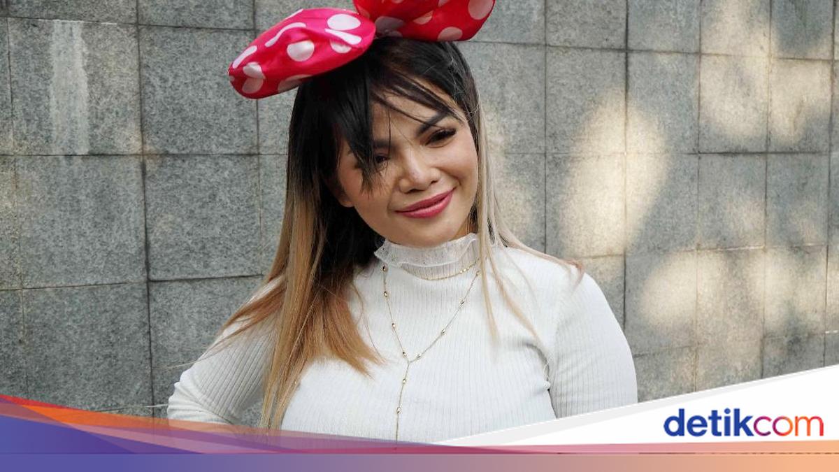 Jual Celana Dalam Bekas Rp 50 Juta, Dinar Candy Nggak Takut Disantet?