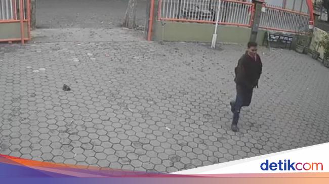 Aksi Santai Pencuri di Dinas Perumahan Kota Mojokerto Terekam CCTV