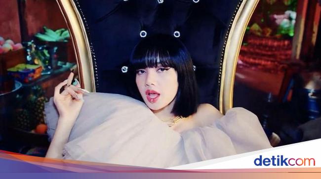 7 Potret Lisa Blackpink dengan Rambut Pendek