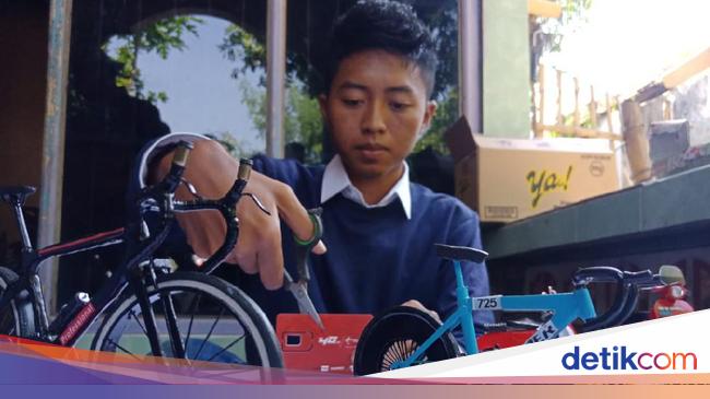 Pemuda di Jombang Raup Omzet Jutaan Rupiah Olah Sampah Kartu Seluler Pemuda di Jombang Raup Omzet Jutaan Rupiah Olah Sampah Kartu Seluler