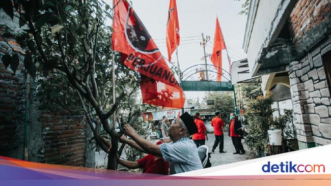 Kader Banteng Surabaya Kibarkan Bendera PDIP di Rumah dan Kampung