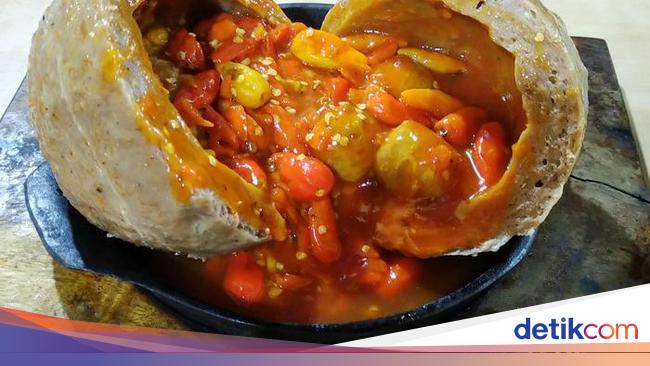 20 Makanan Serba Mercon Ada di Sini