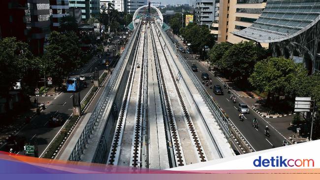 Sudah Dipasangi Rel, Begini Penampakan Proyek LRT di Kuningan