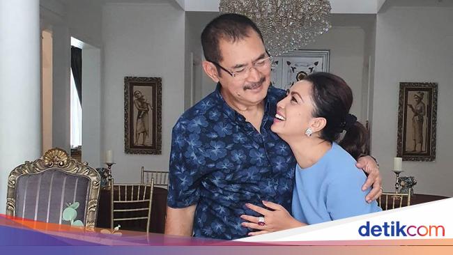 20 Tahun Menikah, Ini 8 Potret Mesra Bambang Trihatmodjo dan Mayangsari