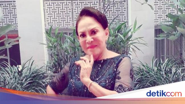 Mpok Atiek Dulu Laris Manis di TV, Kini Cari Cuan Lewat Jualan Puding
