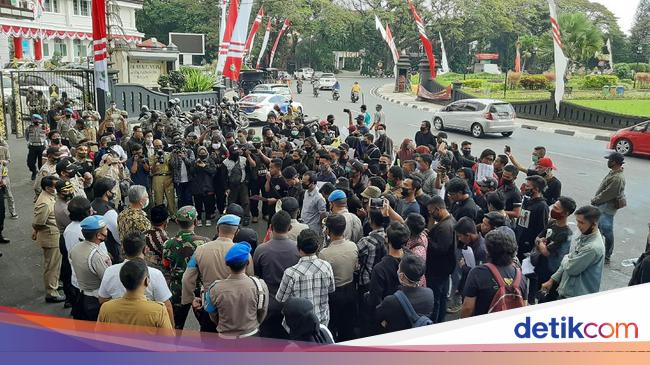 Mahasiswa Malang Raya Demo Tuntut Transparansi Anggaran Kampus