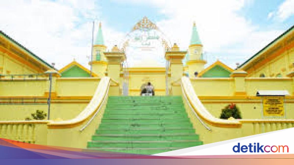 Kisah Masjid Raya Penyengat yang Dibangun Pakai Telur