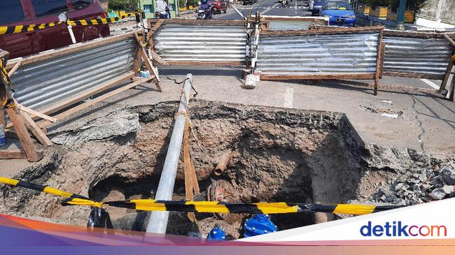 Penampakan Lubang di Jembatan Sayidan Yogya yang Bikin Pemotor Terperosok Penampakan Lubang di Jembatan Sayidan Yogya yang Bikin Pemotor Terperosok
