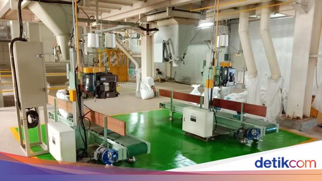 Mengintip Jeroan Pabrik Pakan Ikan dan Udang Mengintip Jeroan Pabrik Pakan Ikan dan Udang
