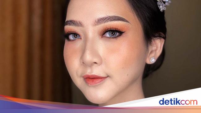Penampilan Cantik Beauty Influencer Astari Riri yang Dandan Sendiri Saat Nikah