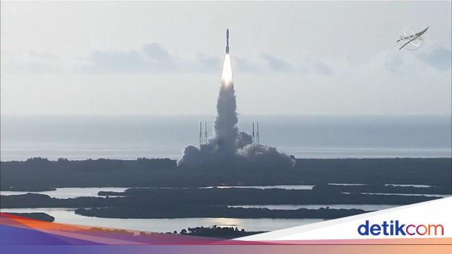 Robot Tercanggih NASA Melesat ke Mars, Cari Bukti Kehidupan