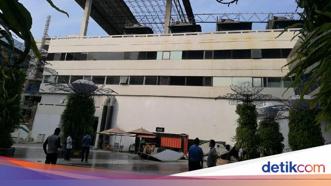 Atap Gedung Parkir Terminal 3 Bandara Soetta Runtuh!