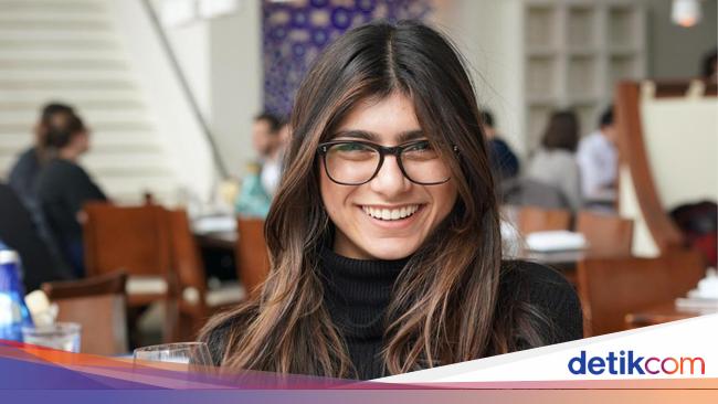Mia Khalifa Terjebak Industri Porno