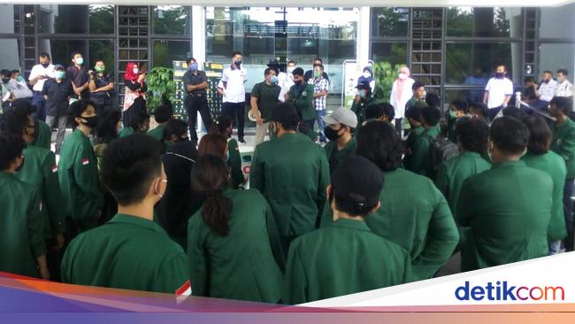 Mahasiswa USU Demo Tuntut Keringanan UKT Tak Diskriminatif