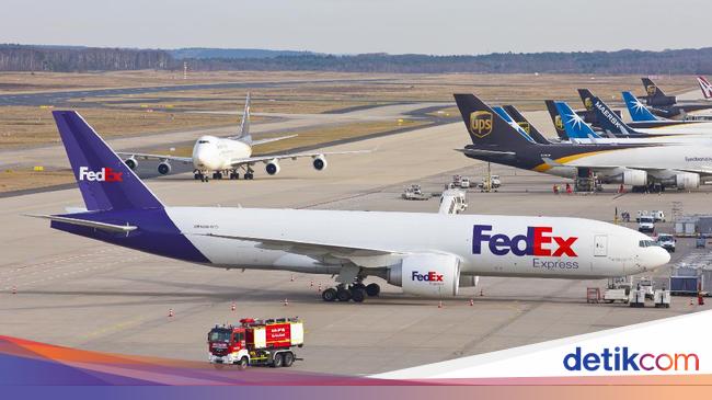 Nyaris Banget! Pesawat Kargo vs Penumpang Hampir Tabrakan