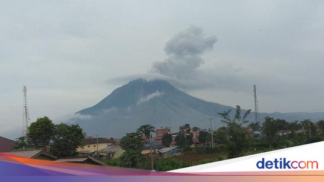 Sempat Tertidur 6 Hari, Gunung Sinabung Erupsi Lagi Hari Ini