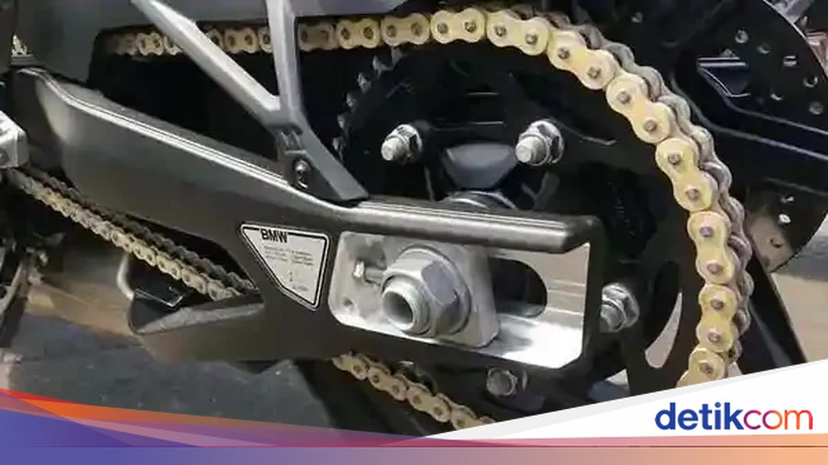 Sudah Tahu Belum, Ini Cara Bersihkan Rantai Motor yang Benar