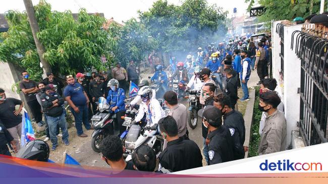 Diiringi Puluhan Bikers, Iye-Awab Daftar Pilwalkot Cilegon ke KPU