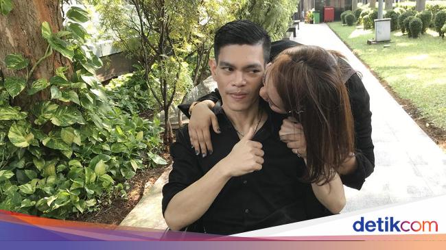 Usai Pindah Agama, El Ibnu Bertemu Cinta Pertama Usai Pindah Agama, El Ibnu Bertemu Cinta Pertama