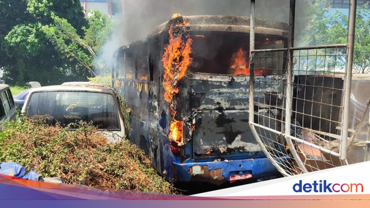 Bus Unair yang Sudah Dilelang Terbakar