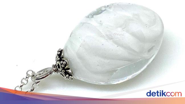 Bukan dari Permata, Liontin dan Cincin Cantik Ini Terbuat dari ASI