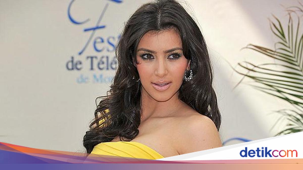 Kisah Kim Kardashian Jadi Tukang Beres-beres Lemari Sebelum Terkenal