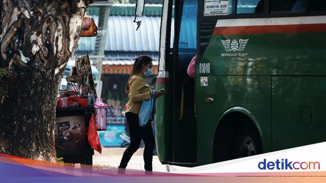 PSBB, Terminal Bayangan Pasar Rebo Sepi Penumpang