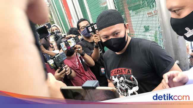 Bebas dari Penjara, Vicky Prasetyo Yakin Jadi Lebih Baik? Bebas dari Penjara, Vicky Prasetyo Yakin Jadi Lebih Baik?