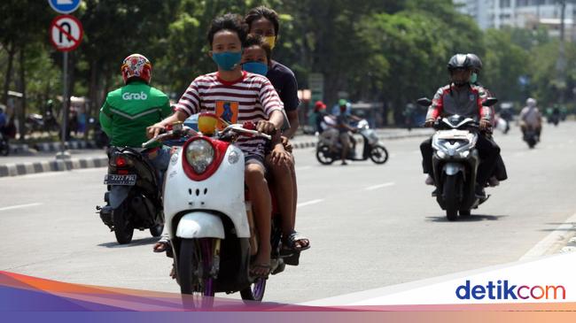 Pemotor Ini Bonceng Tiga-Lawan Arah dan Tanpa Helm