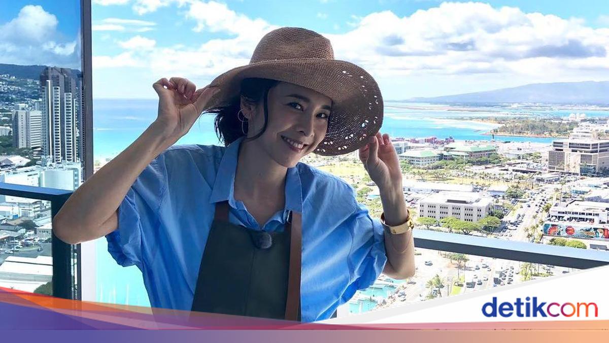 Foto: Senyum Manis Aktris Jepang Yuko Takeuchi Sebelum Ditemukan Gantung Diri