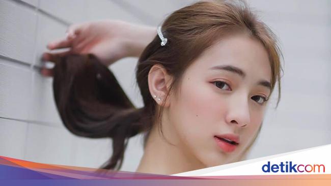 Selebgram Viral Cantik Saat Berbaju Sekolah, Identitas Asli Bikin Terkejut