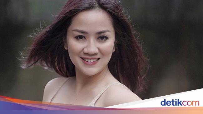 Potret Tante Ernie Tatap Masa Depan Usai Perceraian