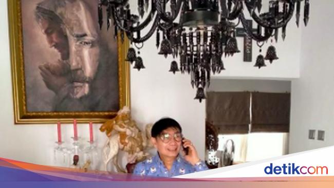 Momen Adjie Notonegoro Makan di Warung hingga Resto Mewah