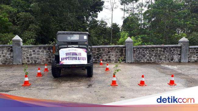 Sopir Jip Wisata di Gunung Merapi Bakal Tersertifikasi Sopir Jip Wisata di Gunung Merapi Bakal Tersertifikasi