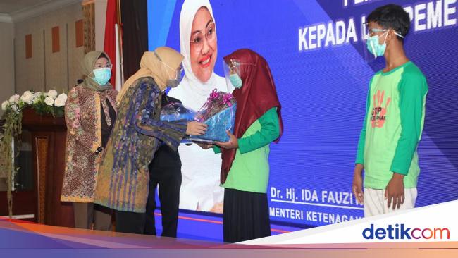 23 LSM Pemerhati Pekerja Anak Diganjar Penghargaan dari Kemnaker 23 LSM Pemerhati Pekerja Anak Diganjar Penghargaan dari Kemnaker