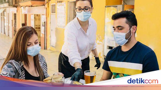 Ini 5 Tips Aman Pakai dan Lepas Masker saat Makan di Restoran