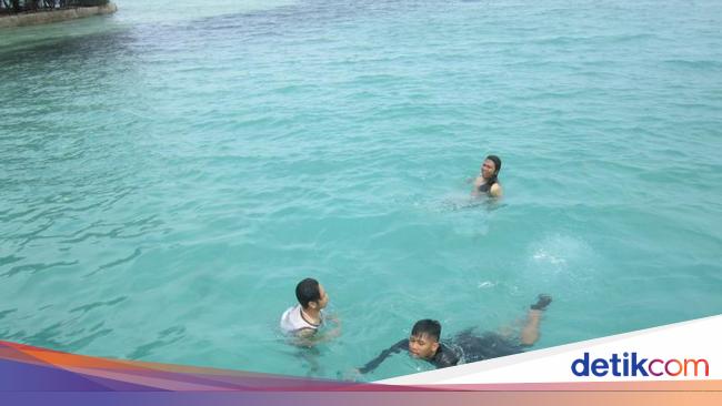 Pulau Semak Daun: Dekat Dari Jakarta, Airnya Bening Parah